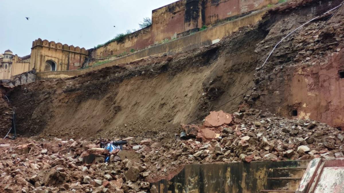 Heavy Rain in Jaipur Causes Collapse of Amer Fort Wall, Elephant Rides ...
