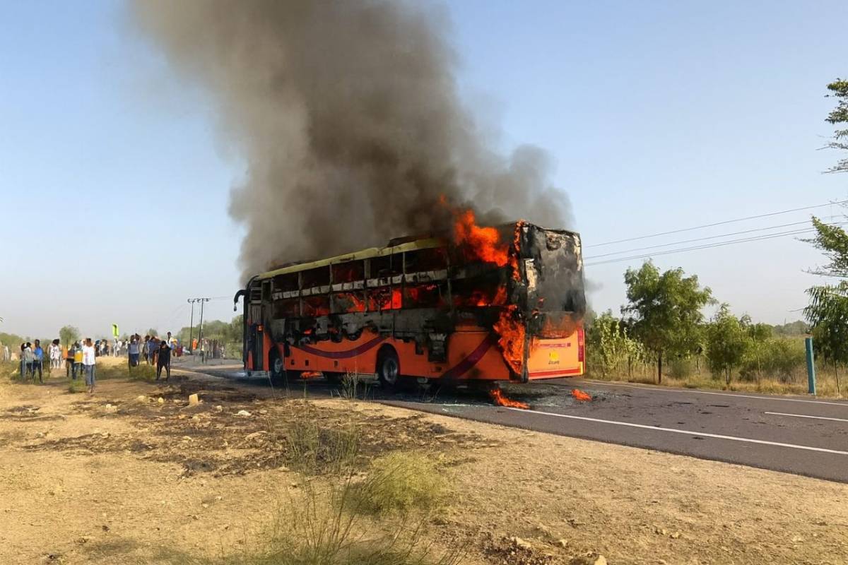 Gehlot Questions How New Bus Caught Fire in Jaisalmer Tragedy | Daily Kiran