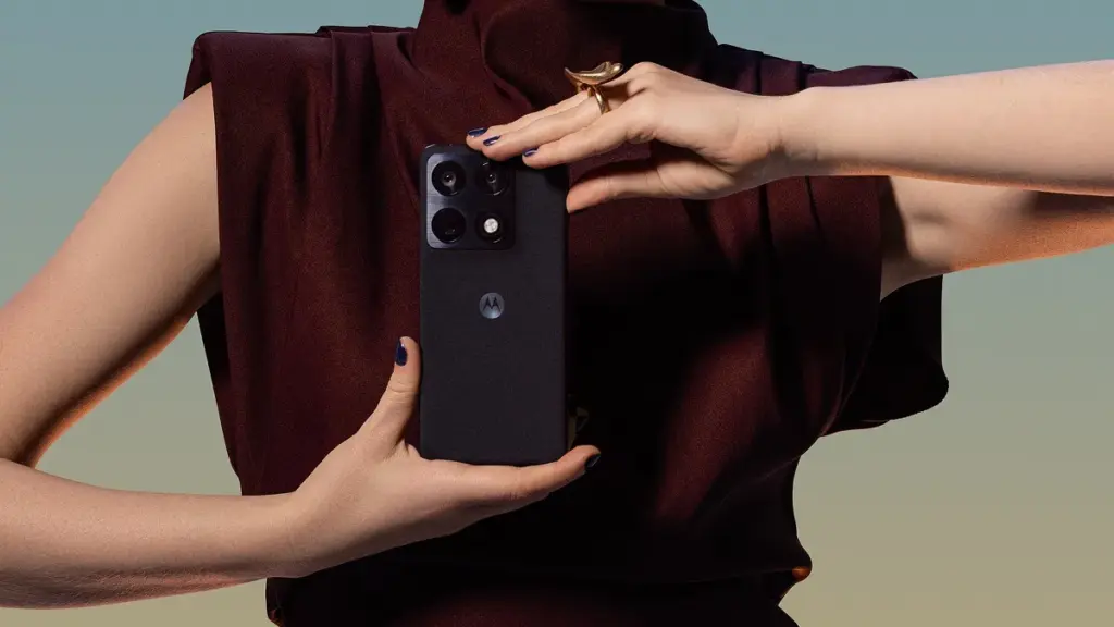 Motorola Signature Flagship Now Available with Launch Offers | Daily Kiran