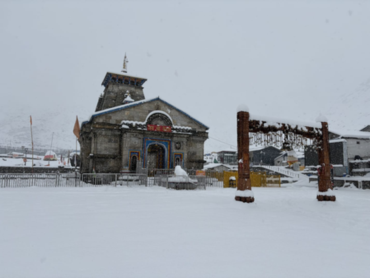 Sudden Snowfall Hits Kedarnath, Raising Concerns Ahead of Temple Opening
