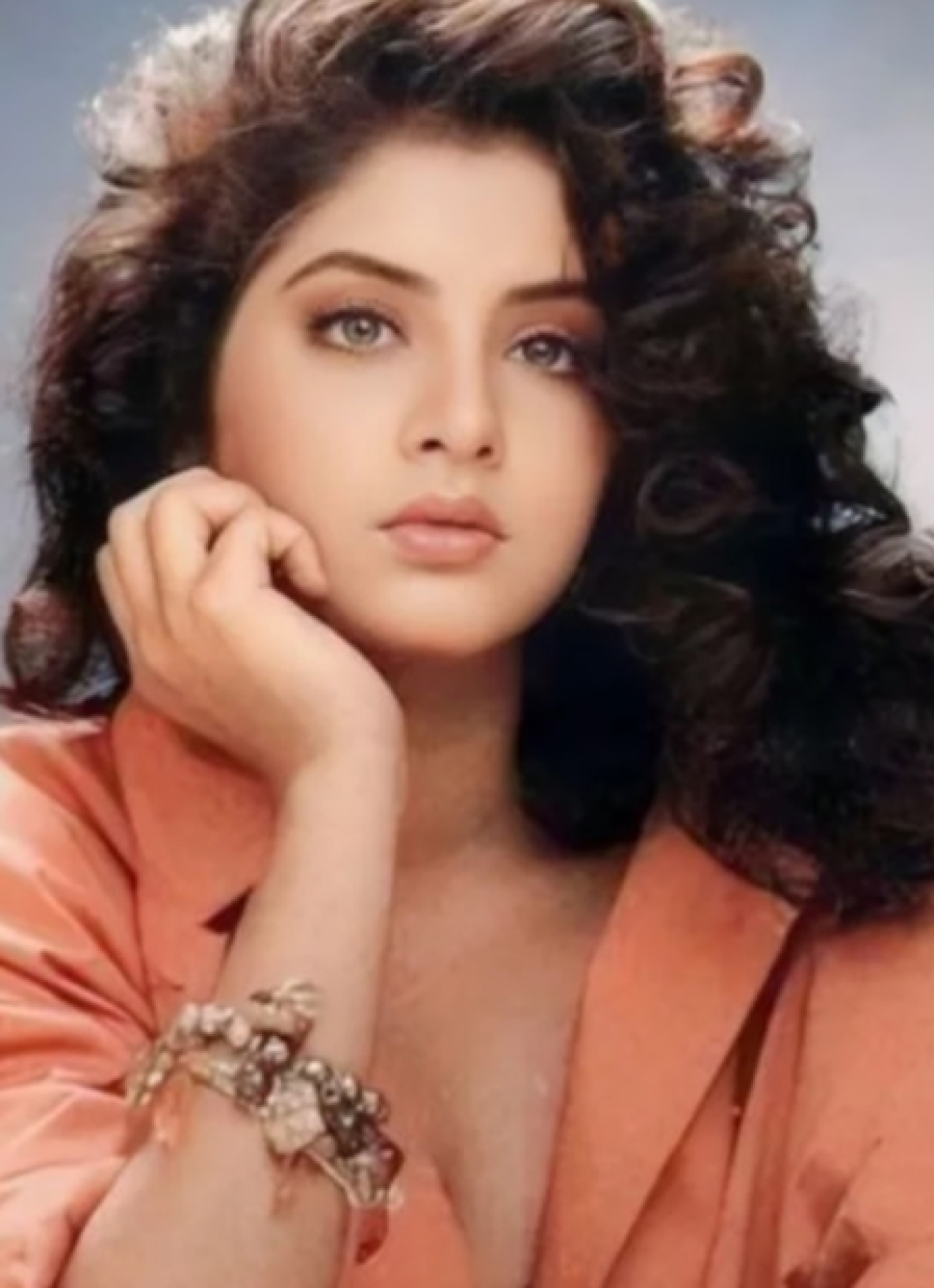 Somy Ali Remembers Late Superstar Divya Bharti on Her 33rd Death ...